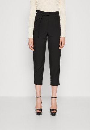 Vero Moda Petite VMBAILEY PAPERBAG BELT PANTS - Bukse - black/svart ...