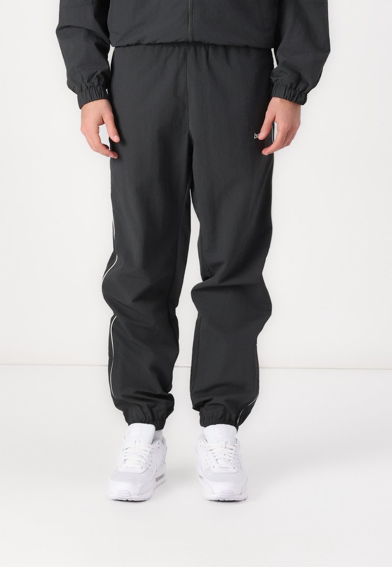 Bareen BAYLEY TRACK PANTS - Tracksuit bottoms - pirate black/black ...
