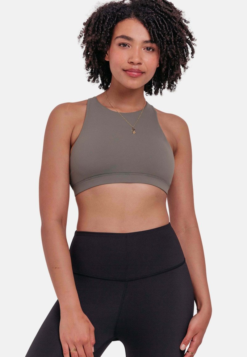 Araa Active PRIM STRAPPY - Sport-bh met medium support - khaki/kaki - Zalando.nl