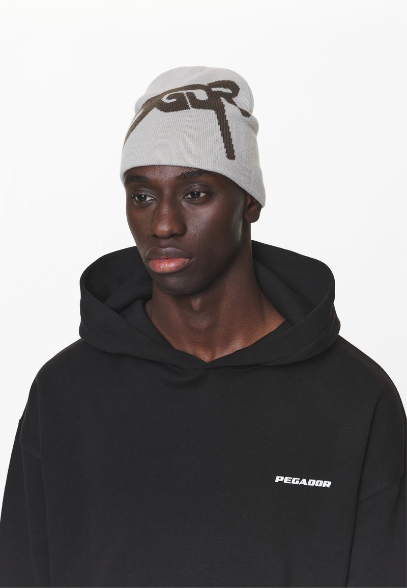 Pegador FEALA JAQUARD BEANIE UNISEX - Berretto - dust cream/oak brown ...