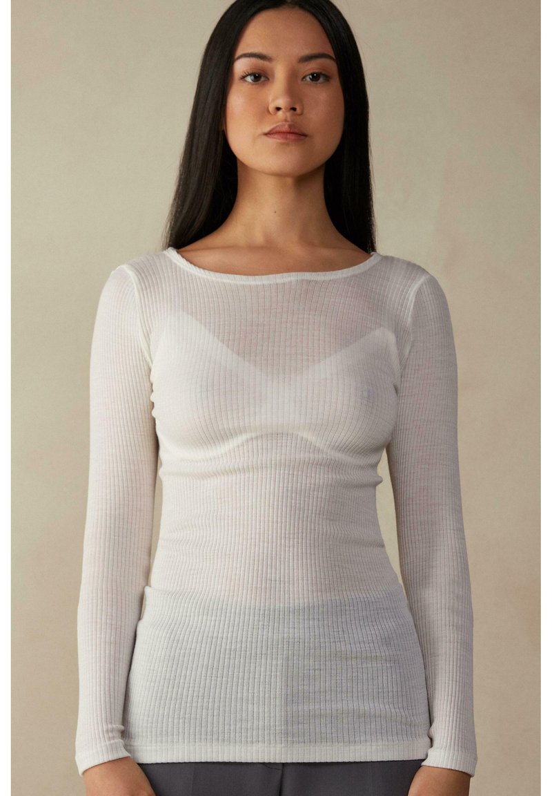 Intimissimi CREW NECK LONG SLEEVES - Strickpullover - powder white ...