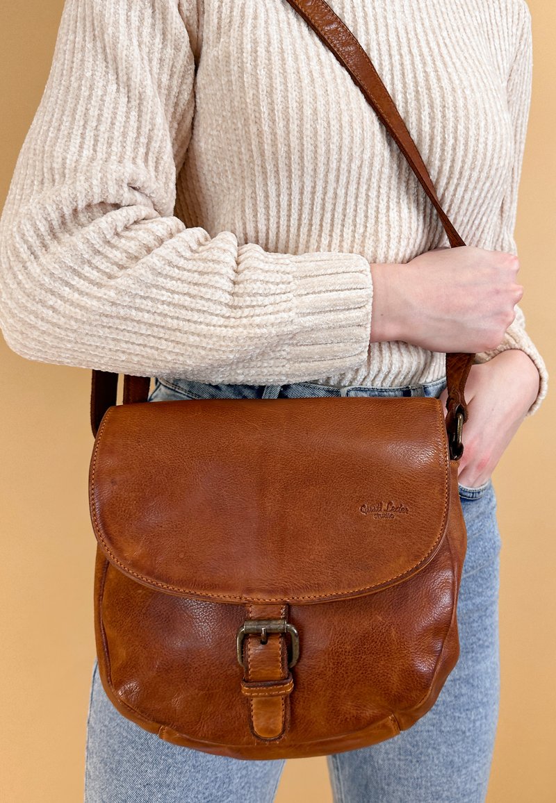 Gusti Leder STEFANIE - Across body bag - braun/mottled brown - Zalando.ie