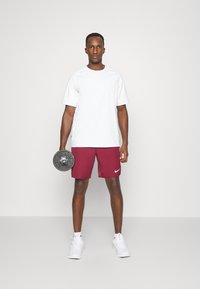 Nike Performance M NK DFADV AXIS SS - Sport T-Shirt - white light/smoke ...