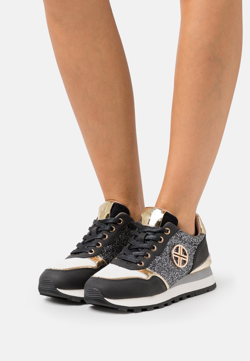 XTI Sneaker low - black/schwarz - Zalando.de