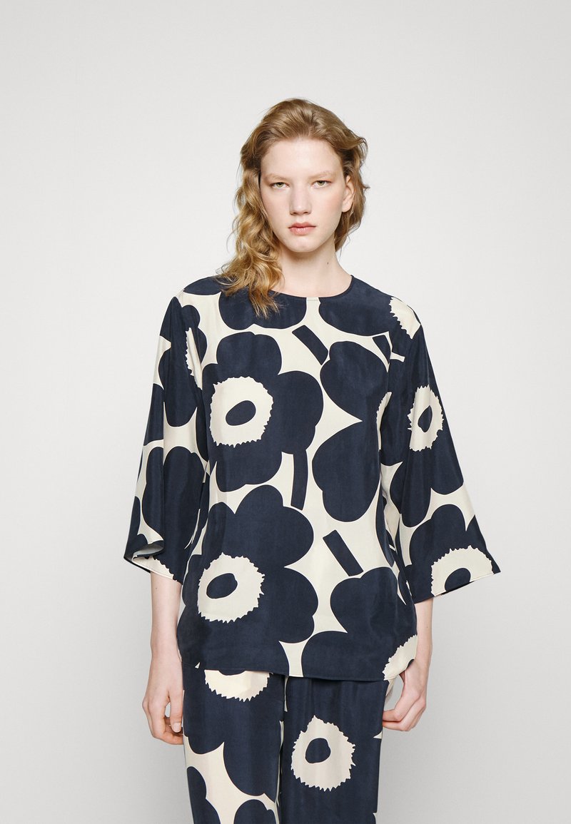 Marimekko OAJA UNIKKO MIX BLOUSE - Blouse - marinblå/crème - Zalando.be