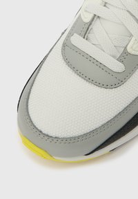 Nike Sportswear AIR MAX 90 UNISEX - Sneaker low - off white/sonic ...