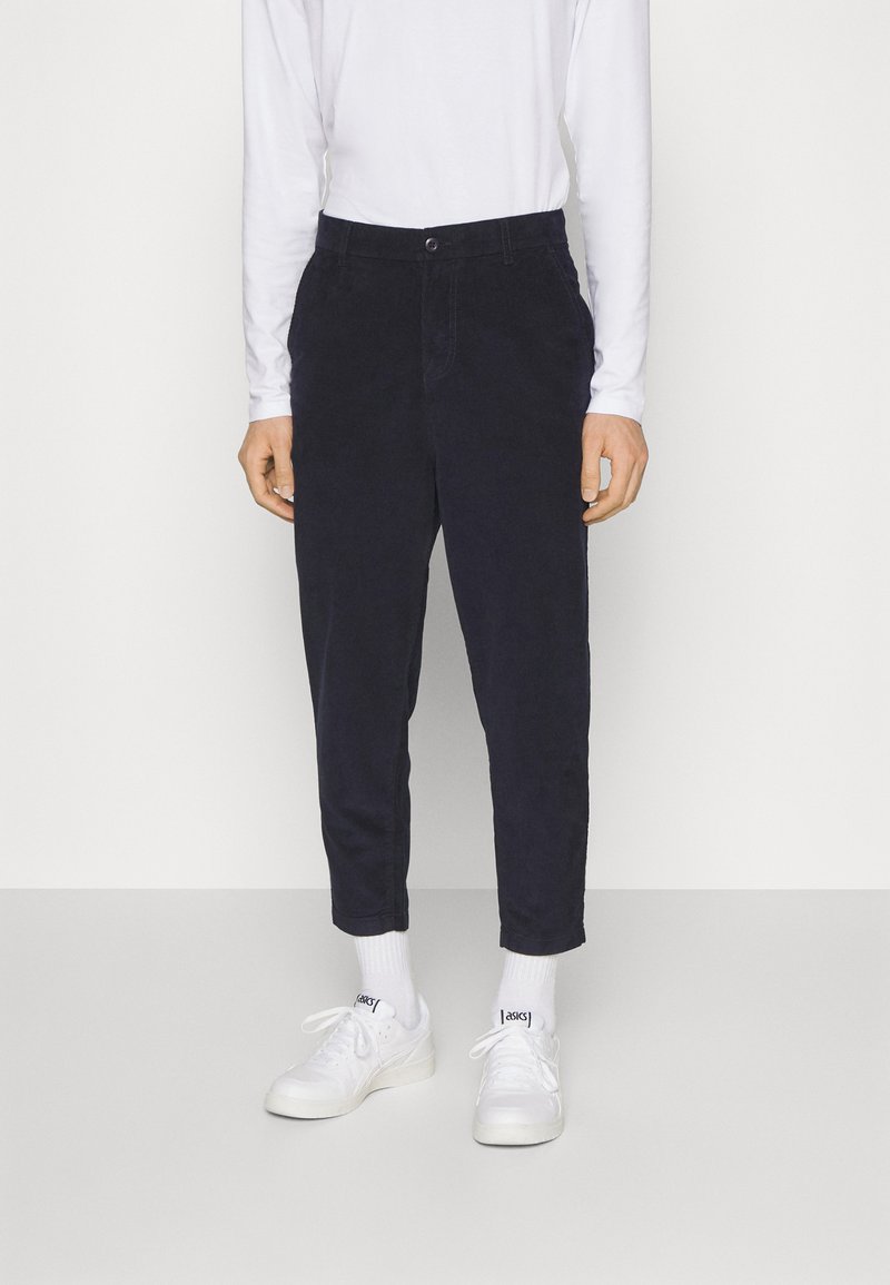 Jack & Jones JPSTKARL JJCORDUROY TAPERED - Pantaloni - navy blazer/blu ...