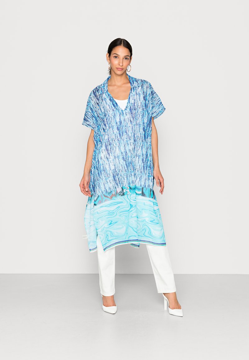 Codello KAFTAN MIT KRAGEN - Day dress - blue medium/blue - Zalando.de