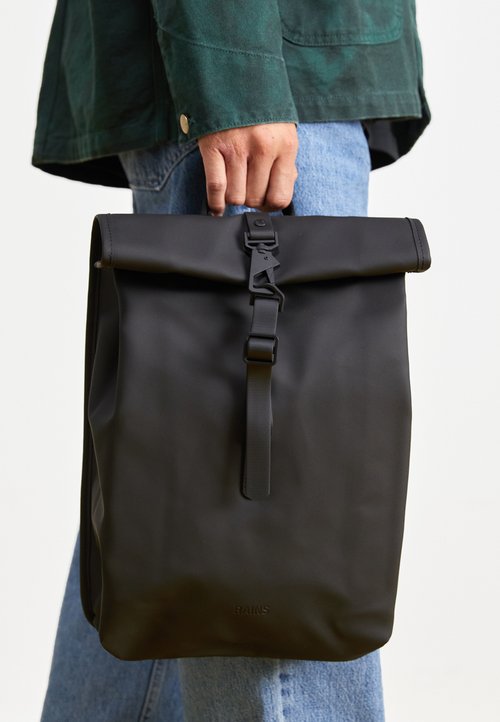 Rains TRAIL ROLLTOP BACKPACK UNISEX - Tagesrucksack - black/schwarz ...
