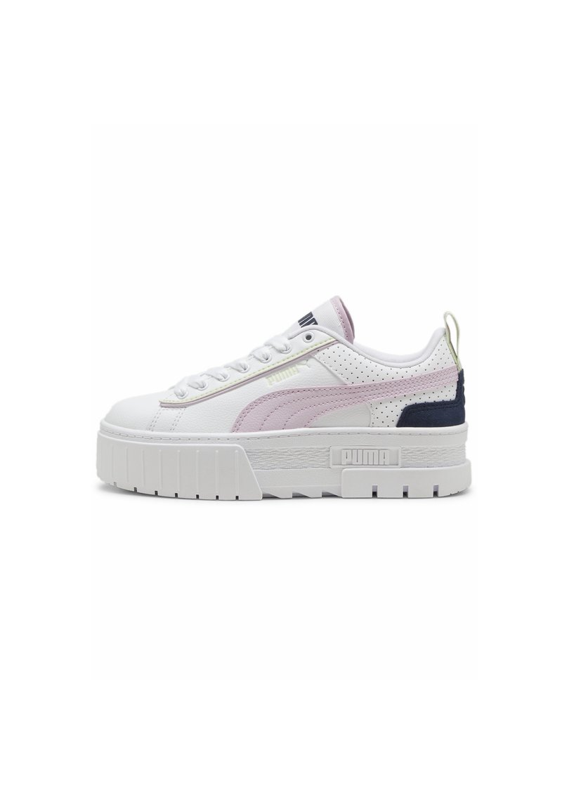 Puma MAYZE MATCH POINT - Sneakers laag - white-grape mist-club navy/wit ...