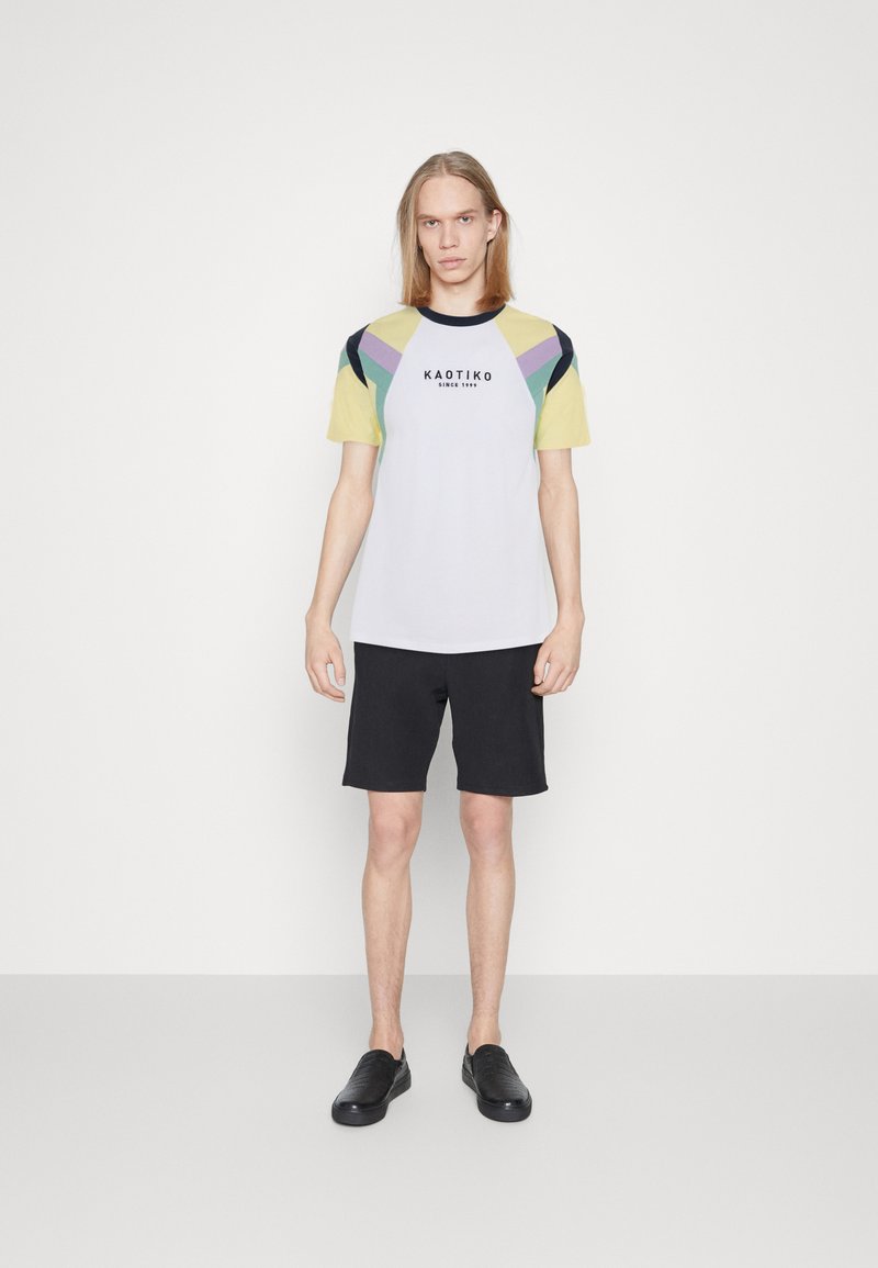 Kaotiko UNISEX - T-Shirt print - white/lemon/malva/weiß - Zalando.de