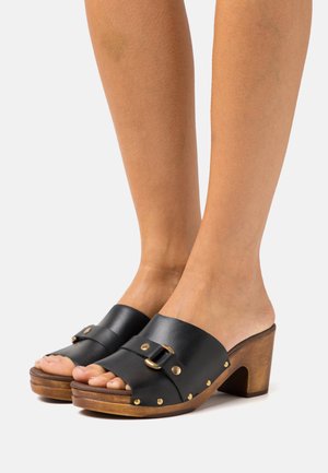 Manfield MIT NIETEN - Clogs - rosé/donkerroze - Zalando.nl