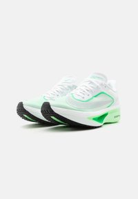 Nike Performance ZOOM FLY 6 - Laufschuh Straße - white/metallic silver ...