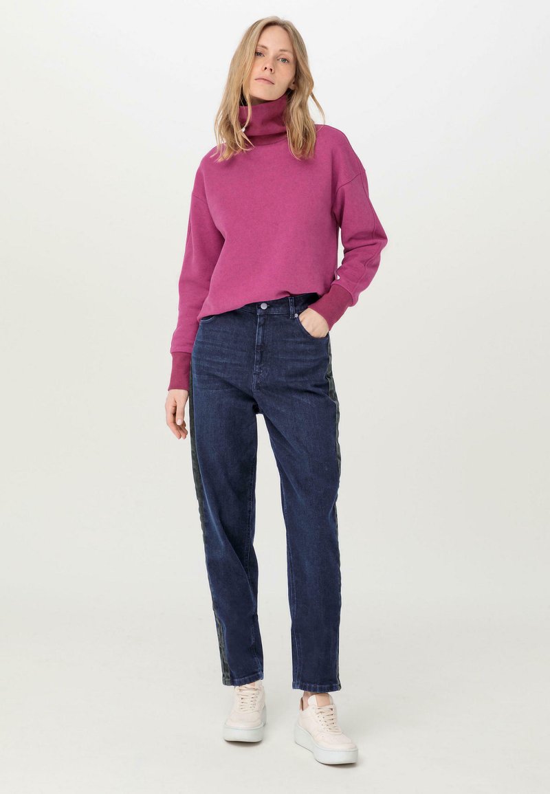 hessnatur NELE MID RISE BARREL LEG - Jeans Slim Fit - dark blue washed ...