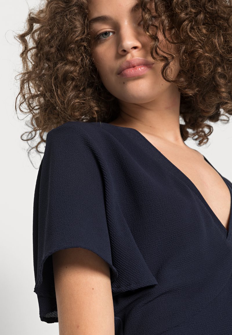 Dina Day's Instagram, Twitter & Facebook on IDCrawl