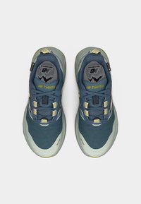 New Balance HIERRO GTX V9 - Trail running shoes - shadow blue/blue ...