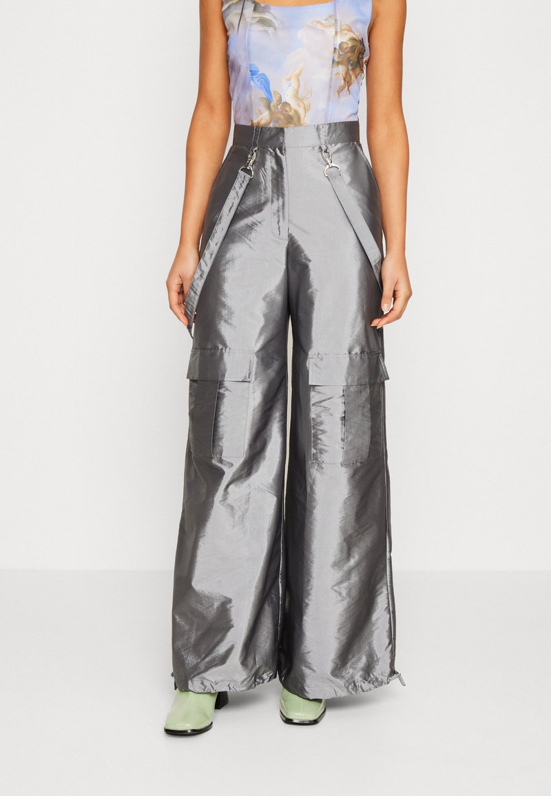 The Ragged Priest WAREHOUSE PANTS - Pantalones cargo - grey/silver ...