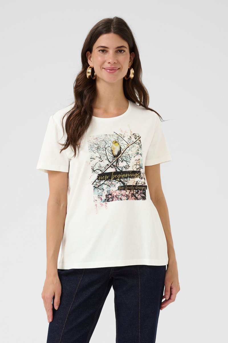 Cream NIKITA - Tricou cu imprimeu - blue yellow new beginnings/alb ...