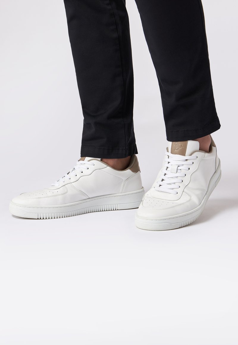 ROY ROBSON Sneakers laag - beige - Zalando.be