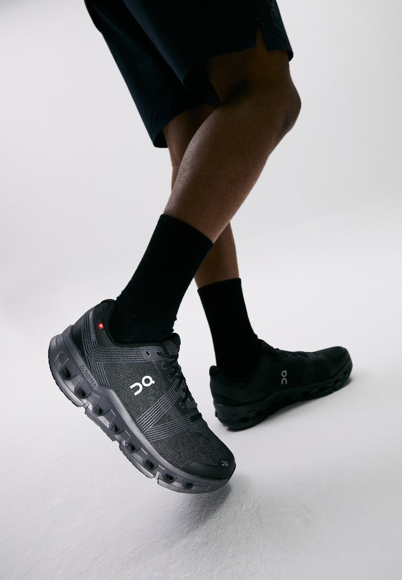 On CLOUDGO WIDE - Neutral running shoes - black eclipse/black - Zalando