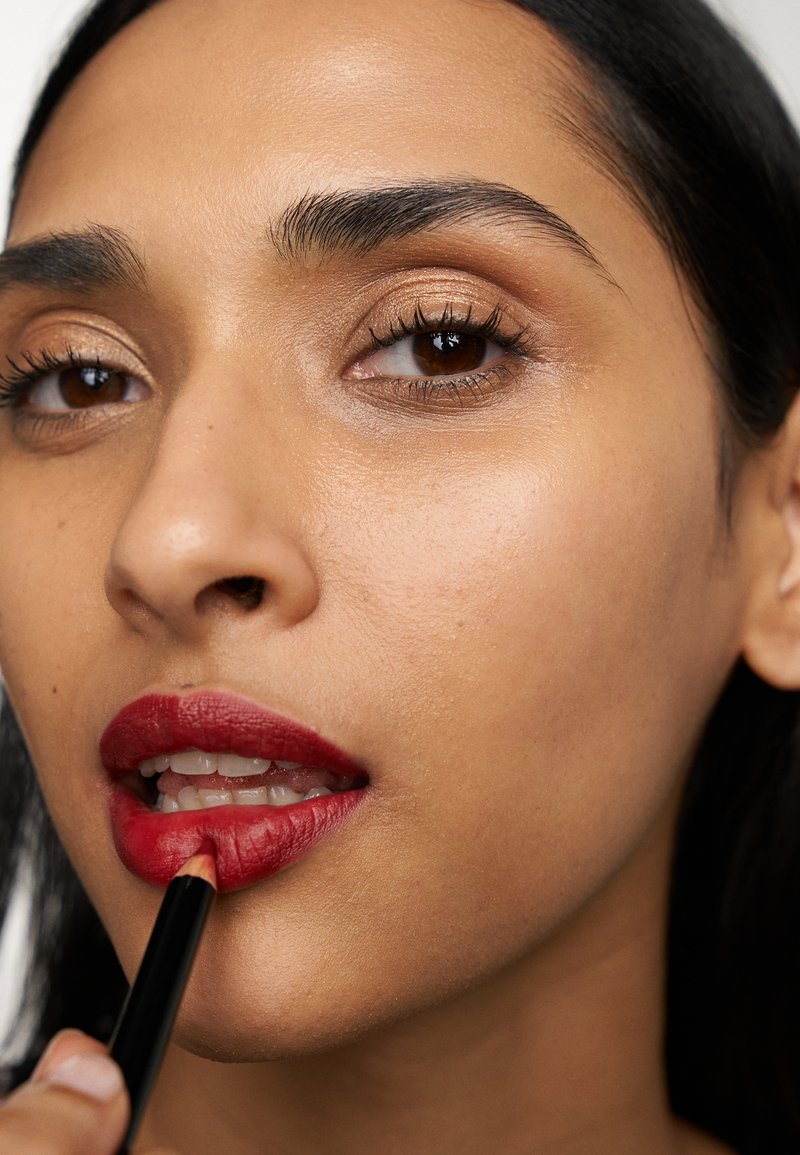 Bobbi Brown LIP PENCIL - Lippenkonturenstift - pencil sangria/rot ...