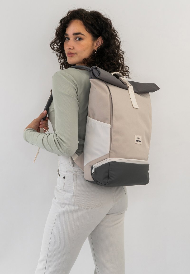 Johnny Urban ALLEN MEDIUM - Sac à dos - sand/grau/gris - ZALANDO.FR