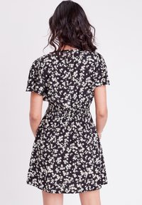 Cache Cache FLIESSENDES AUSGESTELLTES - Vestido informal - noir/negro ...