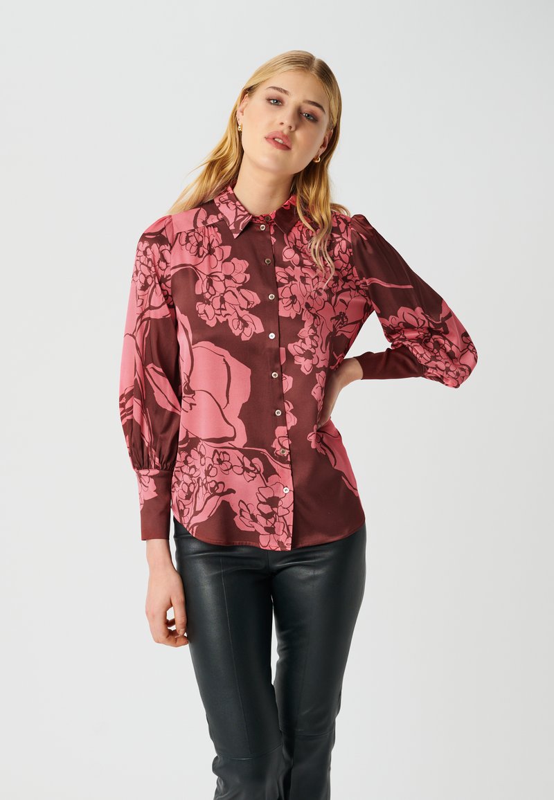 Dea Kudibal CADENCE - Button-down blouse - big floral raspberry ...