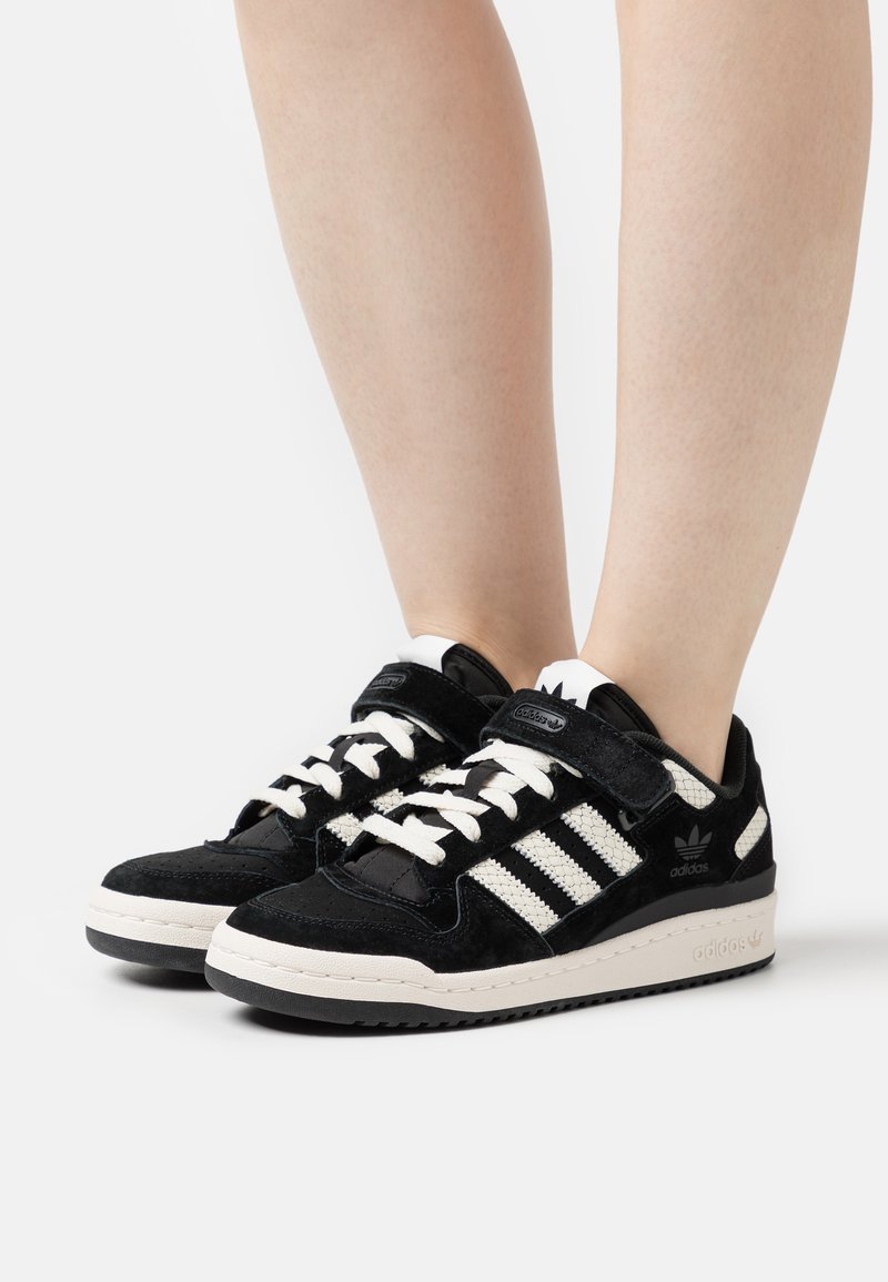adidas Originals FORUM - Baskets basses - core black/cream white/noir ...