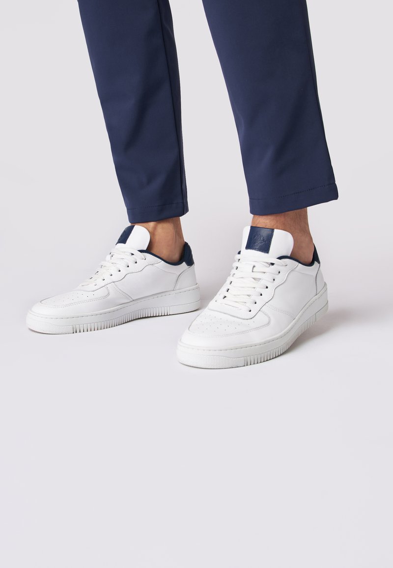 ROY ROBSON Sneaker low - dunkelblau - Zalando.ch