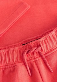 Next RELAX FIT HEAVYWEIGHT SET - Jogginghose - red/rot - Zalando.de