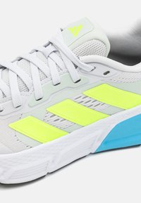 adidas Performance QUESTAR 2 - Road running shoes - dash grey/lucid ...