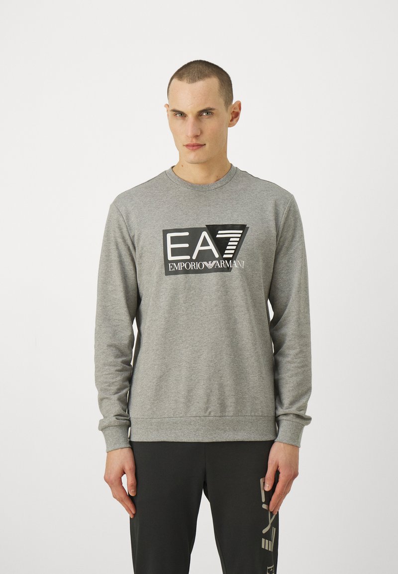 EA7 Emporio Armani Sweater - fumo di londra/grijs - Zalando.nl