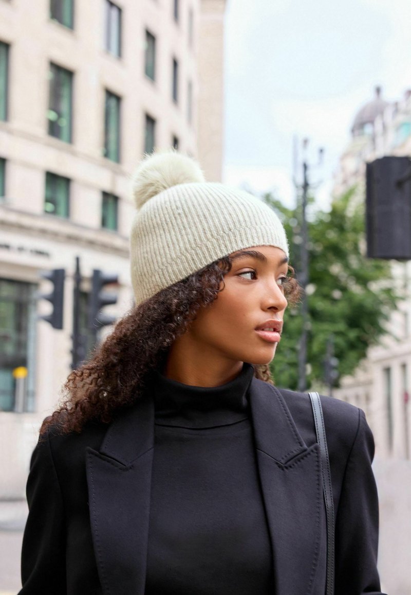 Next COLLECTION LUXE POM - Bonnet - grey/gris - ZALANDO.FR