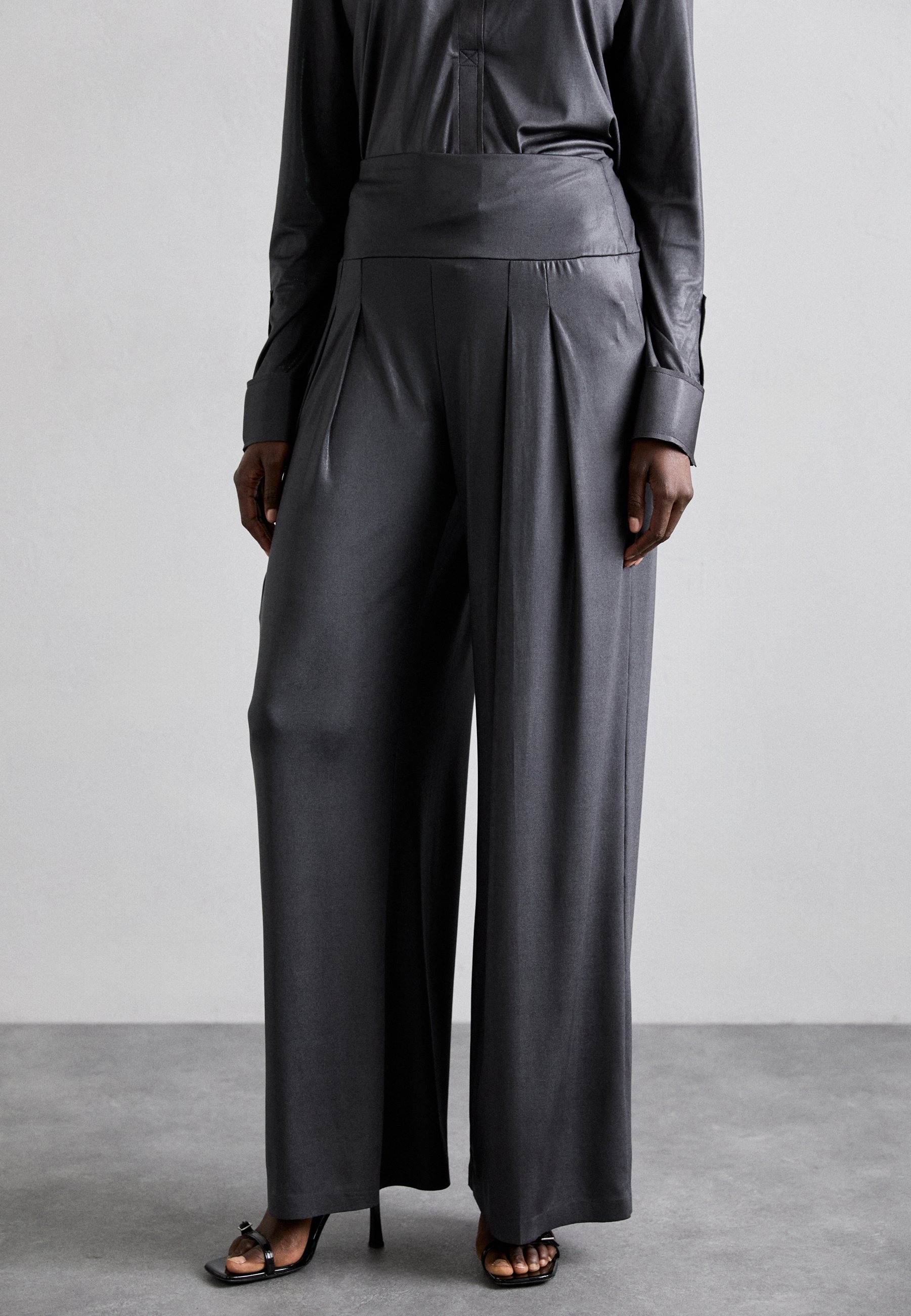 Norma Kamali YOKE WAISTBAND STRAIGHT LEG PLEATED TROUSER Trousers Norma Kamali YOKE WAISTBAND STRAIGHT LEG PLEATED TROUSER Trousers