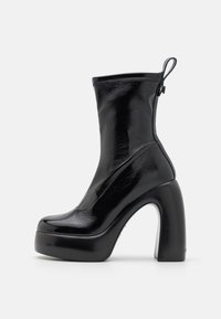 KARL LAGERFELD ASTRAGON HI STRETCH BOOT II - Botine cu toc - black ...