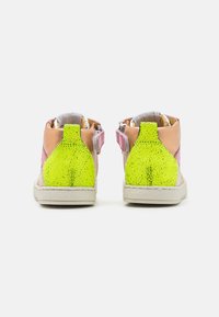 POM D'API MOUSSE BUMP - Încălțăminte bebeluși - sol/rose/roz - Zalando.ro