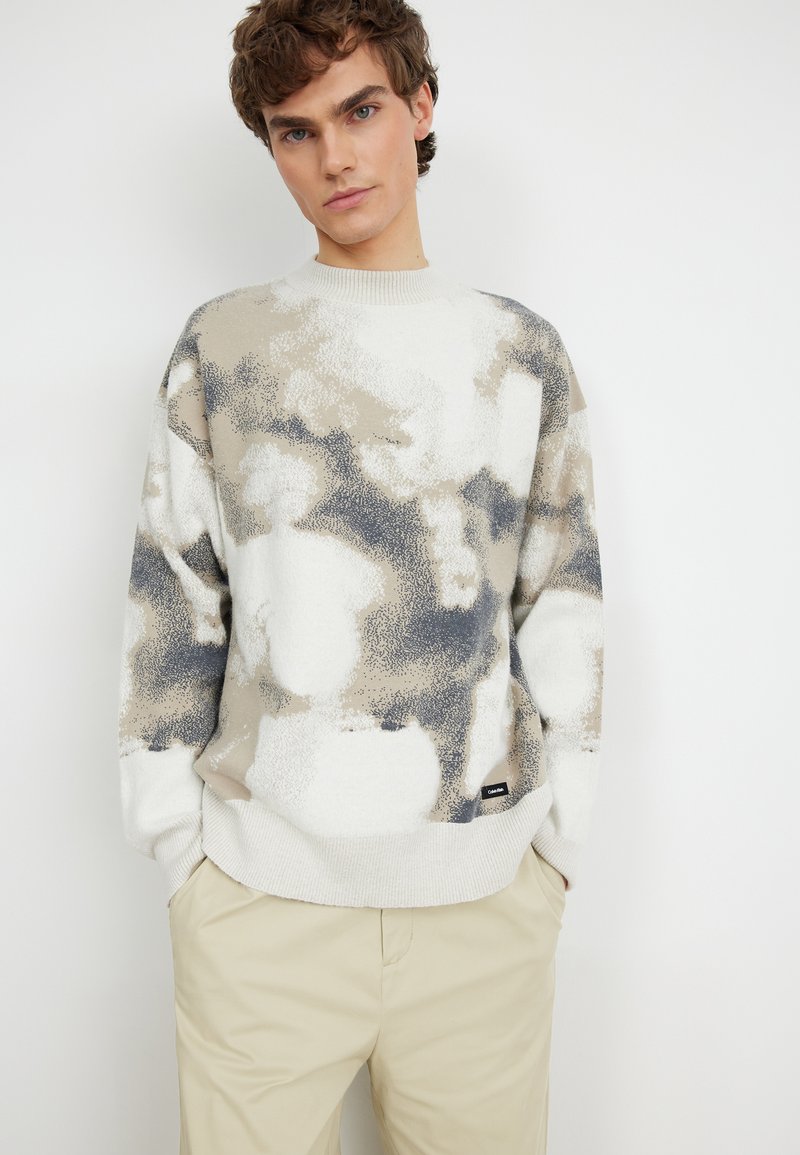 Calvin Klein SEASONAL SWEATER - Pullover - egret/fresh clay/beige ...