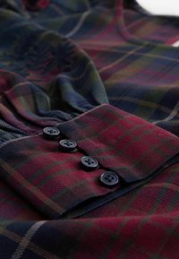 Laura Ashley REGULAR FIT - CHECK WITH EMBROIDERY - Bluse - red green ...