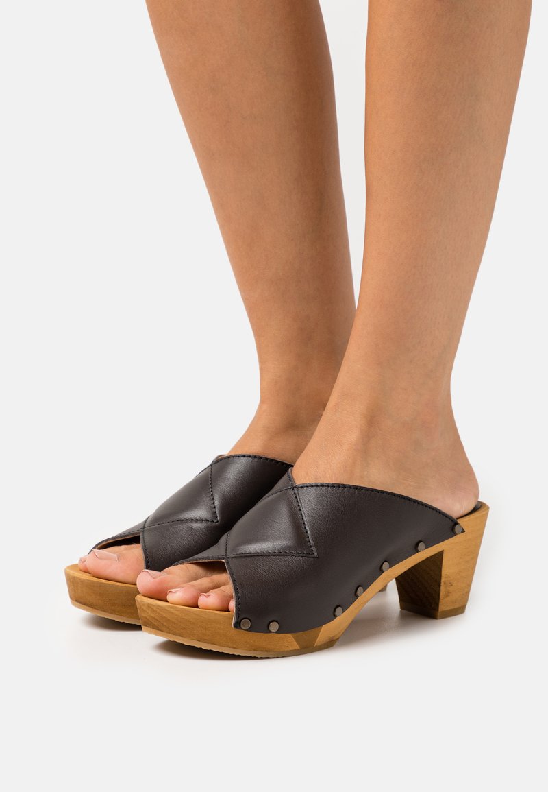 Sanita KELO SQUARE FLEX - Clogs - black - Zalando