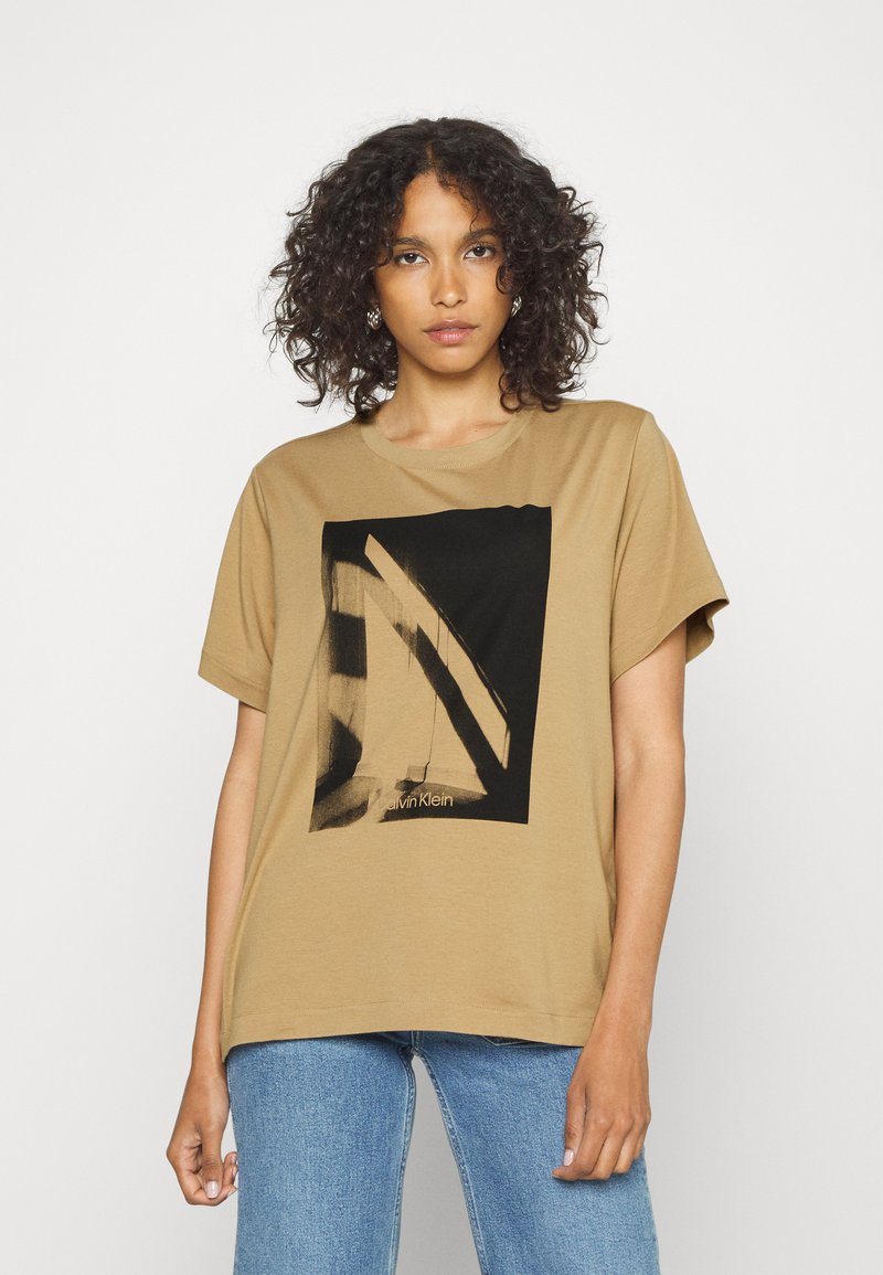Calvin Klein SHADOW BOX - Camiseta estampada - safari/beige - Zalando.es