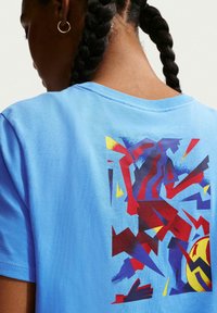 Nike Performance SUPPORTER TEE - Print T-shirt - university blue/blue ...