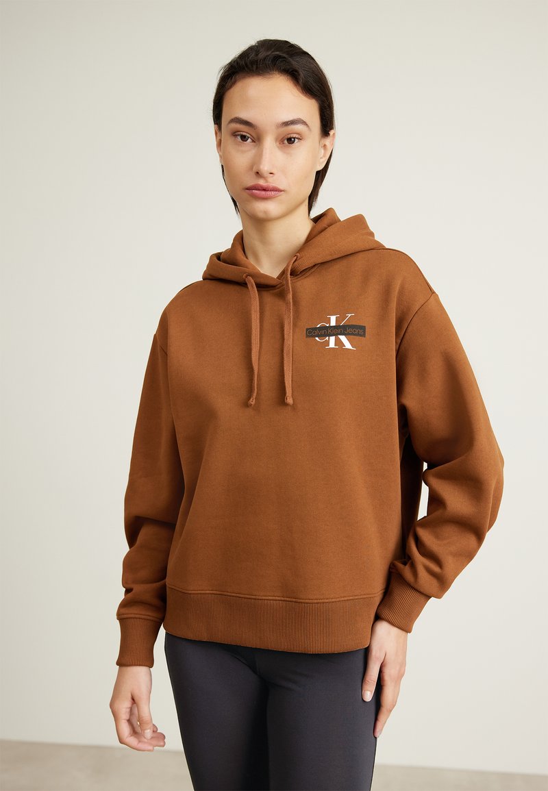 Calvin Klein Jeans SEASONAL MONOLOGO HOODIE - Sweatshirt - fudge brown ...