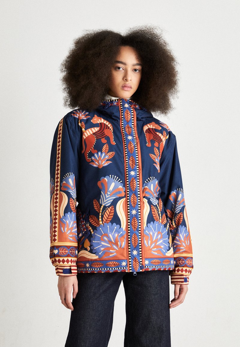 Farm Rio NATURE BEAUTY SKI JACKET - Winterjas - blue/meerkleurig ...