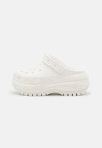 Crocs CLASSIC MEGA CRUSH UNISEX - Slip-ins - white/vit - Zalando.se