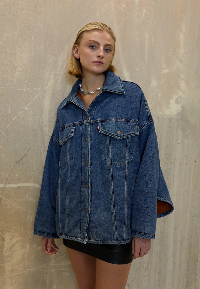 Levi's® FLY TRUCKER - Jachetă din denim - drama class/denim albastru ...