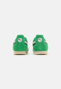 Puma ARIZONA UNISEX - Sneakers laag - archive green/vapor gray/groen ...