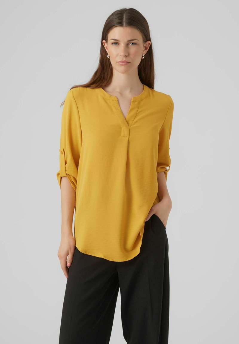 Vero Moda MIT 3/4 ÄRMELN V-AUSSCHNITT - Blouse - tawny olive/geel ...