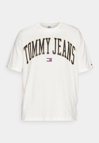 Tommy Jeans Plus PLUS ARCH TEE - T-shirt imprimé - ancient white/écru - ZALANDO.FR