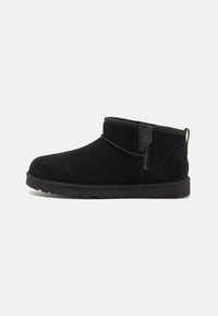 UGG CLASSIC ULTRA MINI ZIP - Classic ankle boots - black - Zalando
